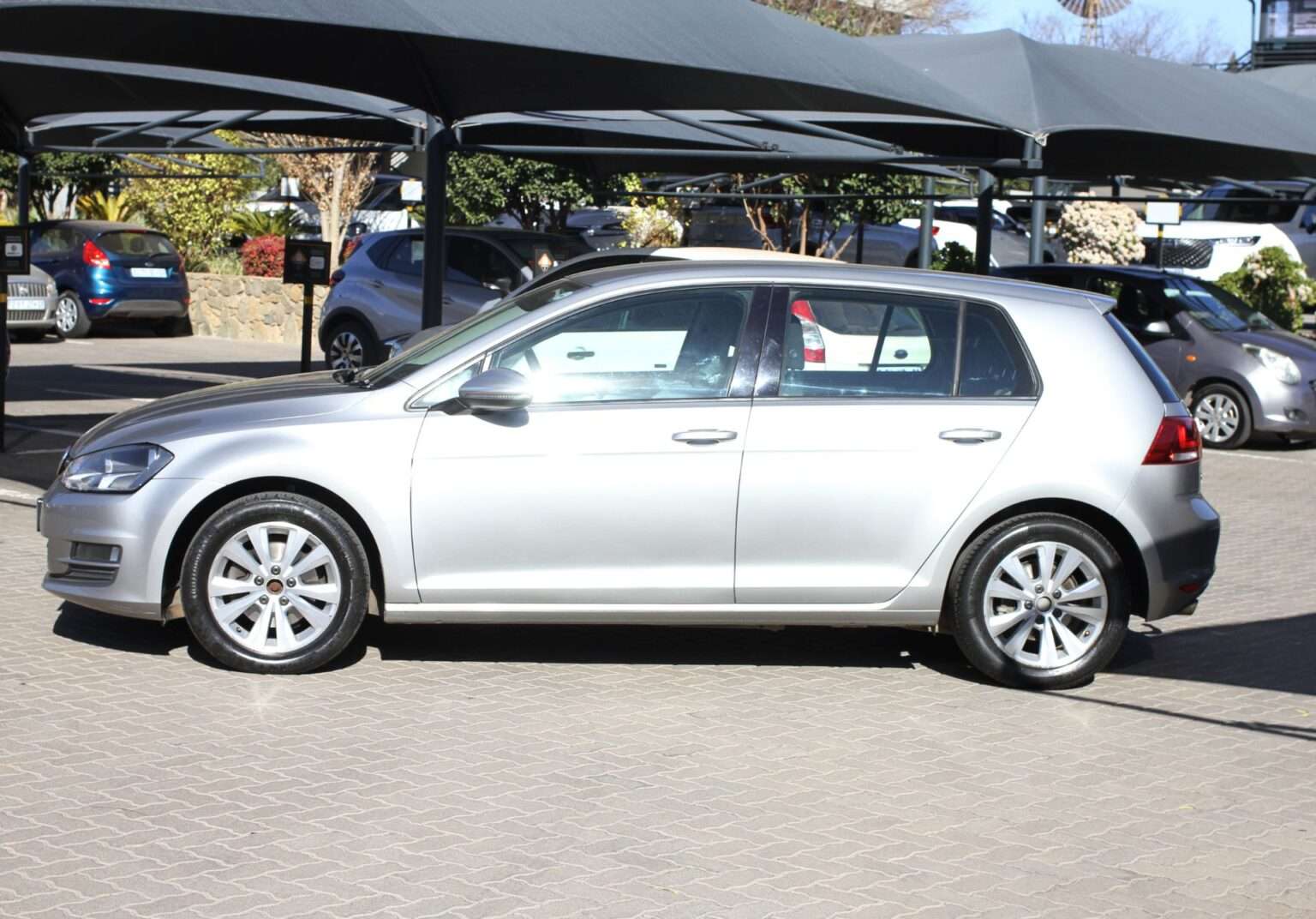 VW Golf 7 Tsi BlueMotion 2015 | WeFinCarRentals